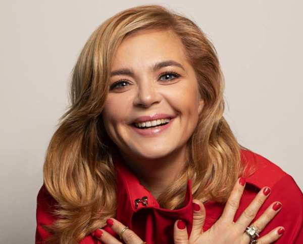 «Seksīga un brutāla»: Irina Pegova pirmo reizi parādīja jauno mīļoto ...